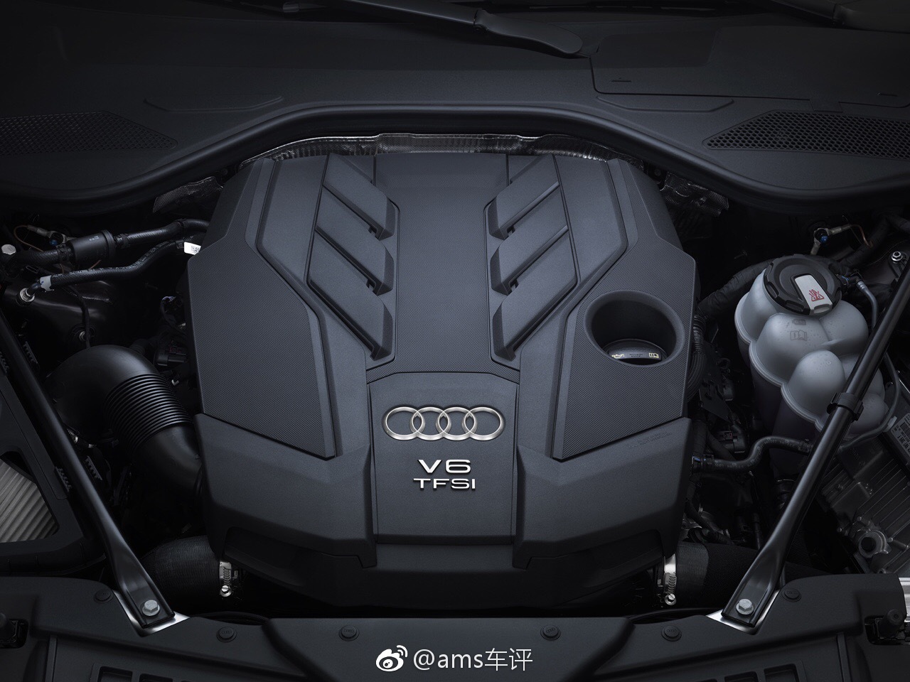 全新第四代（D5）奥迪A8L上市发布会今晚（4月8日）正在三亚举行中