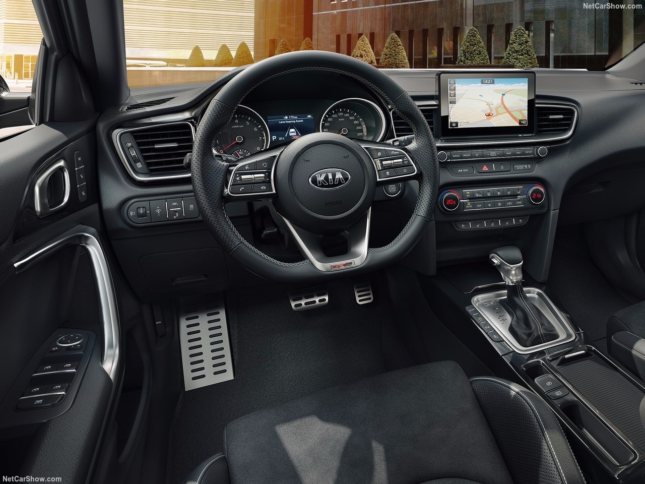 起亚发布的这款小钢炮！能和高尔夫较高下！