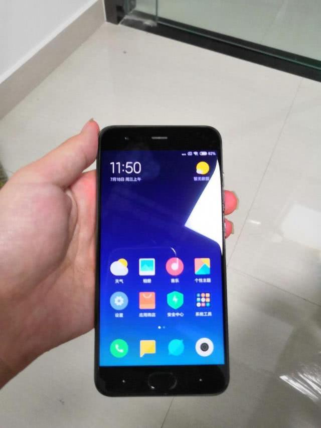 小米神机简评，玻璃机身+骁龙835+6G，1276元不落伍！__财经头条