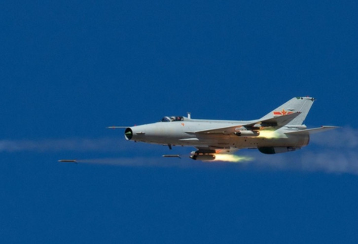 中国歼7M战机诞生记，逼上梁山与魔鬼打交道|空军|战机|歼击机_新浪新闻