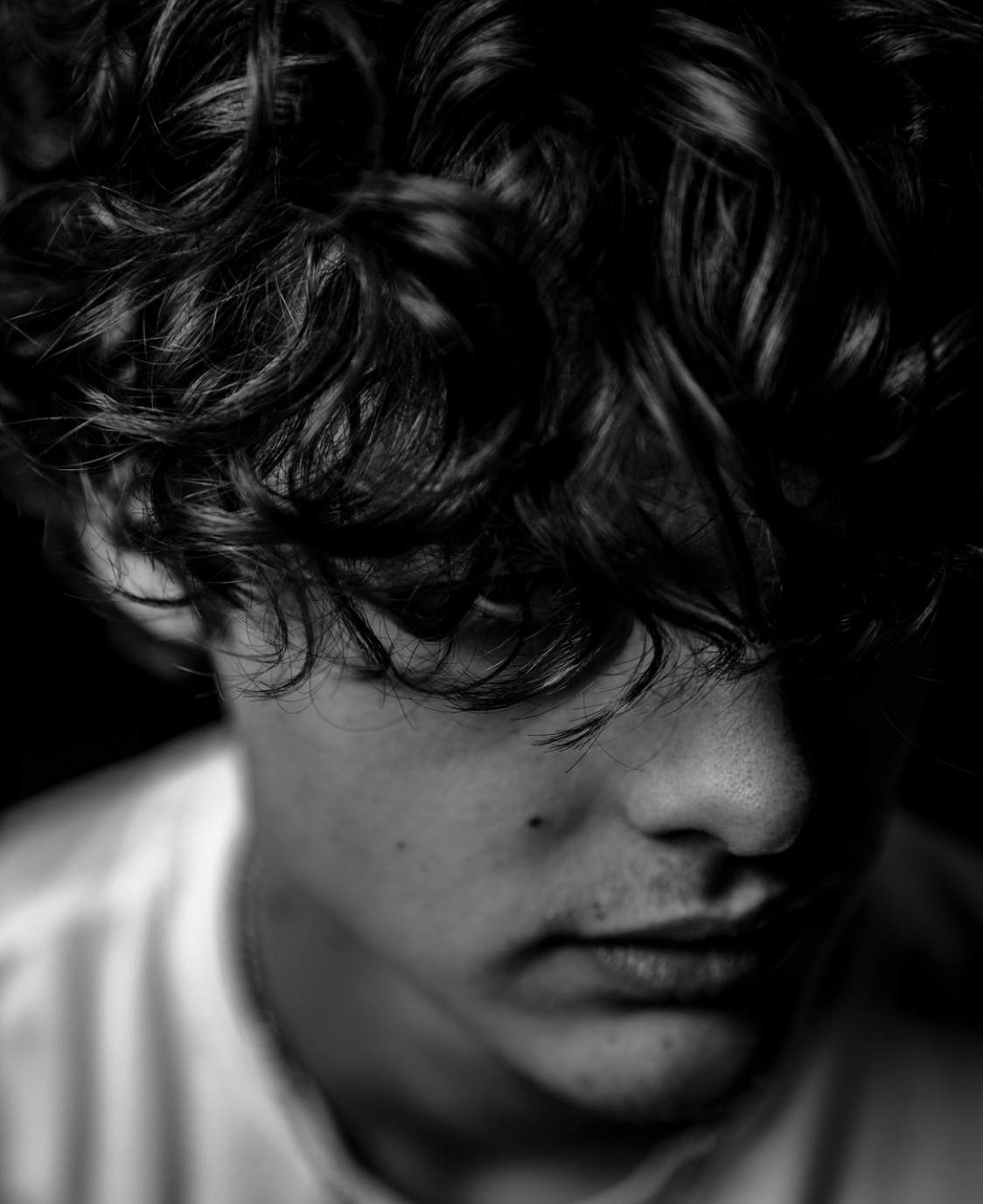 Darwin Gray 于 1996 年出生于英国林肯郡的 Darwin Gray 是一名