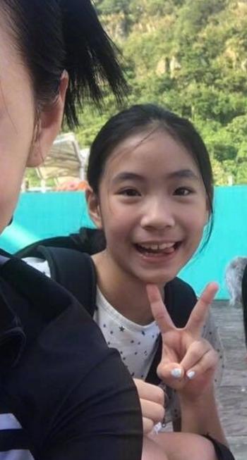 小S的女儿终于长开了，原来可以这么好看，一点也不输给妈妈！