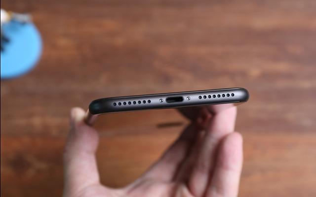 iphone8p价格断崖式暴跌：冰点价5688元，网友：苹果到底怎么了？__财经头条