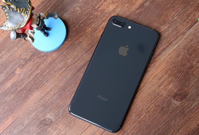 iphone8p价格断崖式暴跌：冰点价5688元，网友：苹果到底怎么了？__财经头条