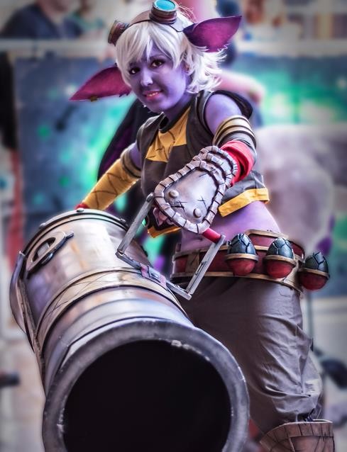 英雄联盟cosplay，莫甘娜的特效好评，小炮要改名大炮了？