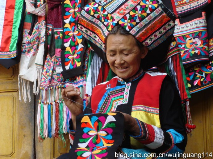 实拍:云南怒江漂亮的傈僳族姑娘(图)