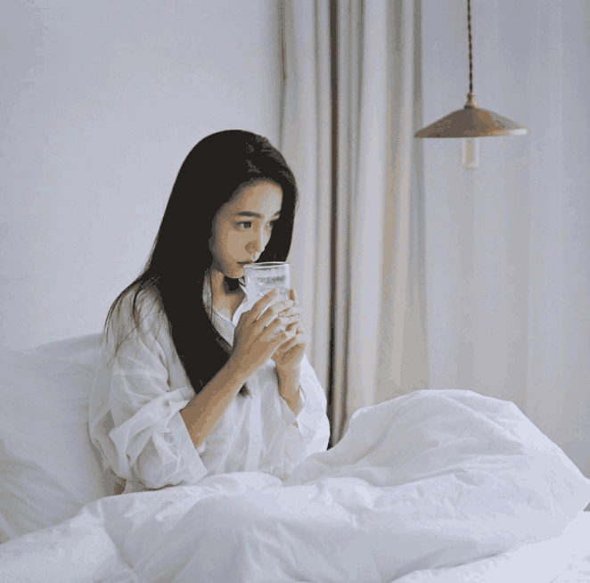 女生最容易走光的4个习惯! 特别是第4个, 爱跷二郎腿的要注意!