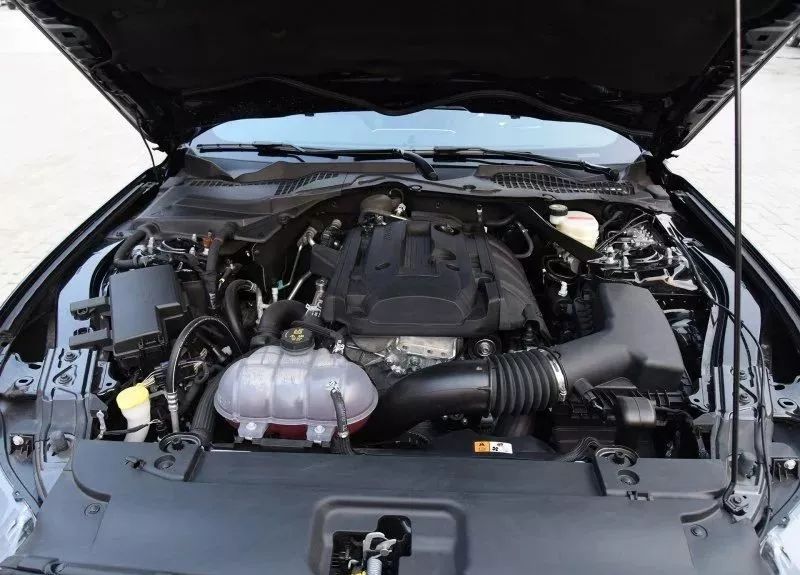 回头率不输保时捷，60万就能买到这款美式大V8！-新浪汽车