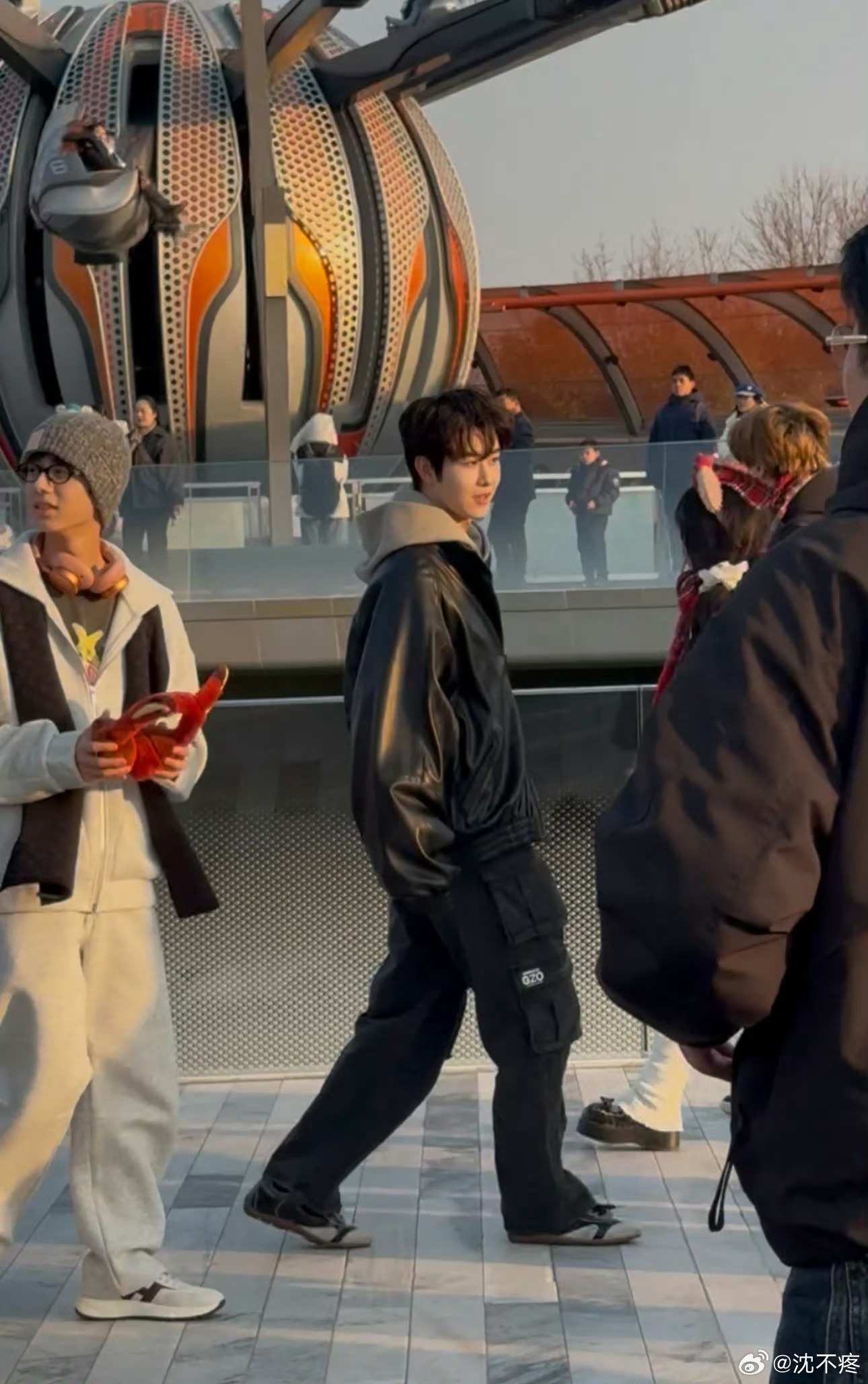 田嘉瑞林子烨金晨李小璐冉莹颖同日现身上海迪士尼|冉莹颖|金晨|李小璐|林子烨|田嘉瑞_新浪新闻