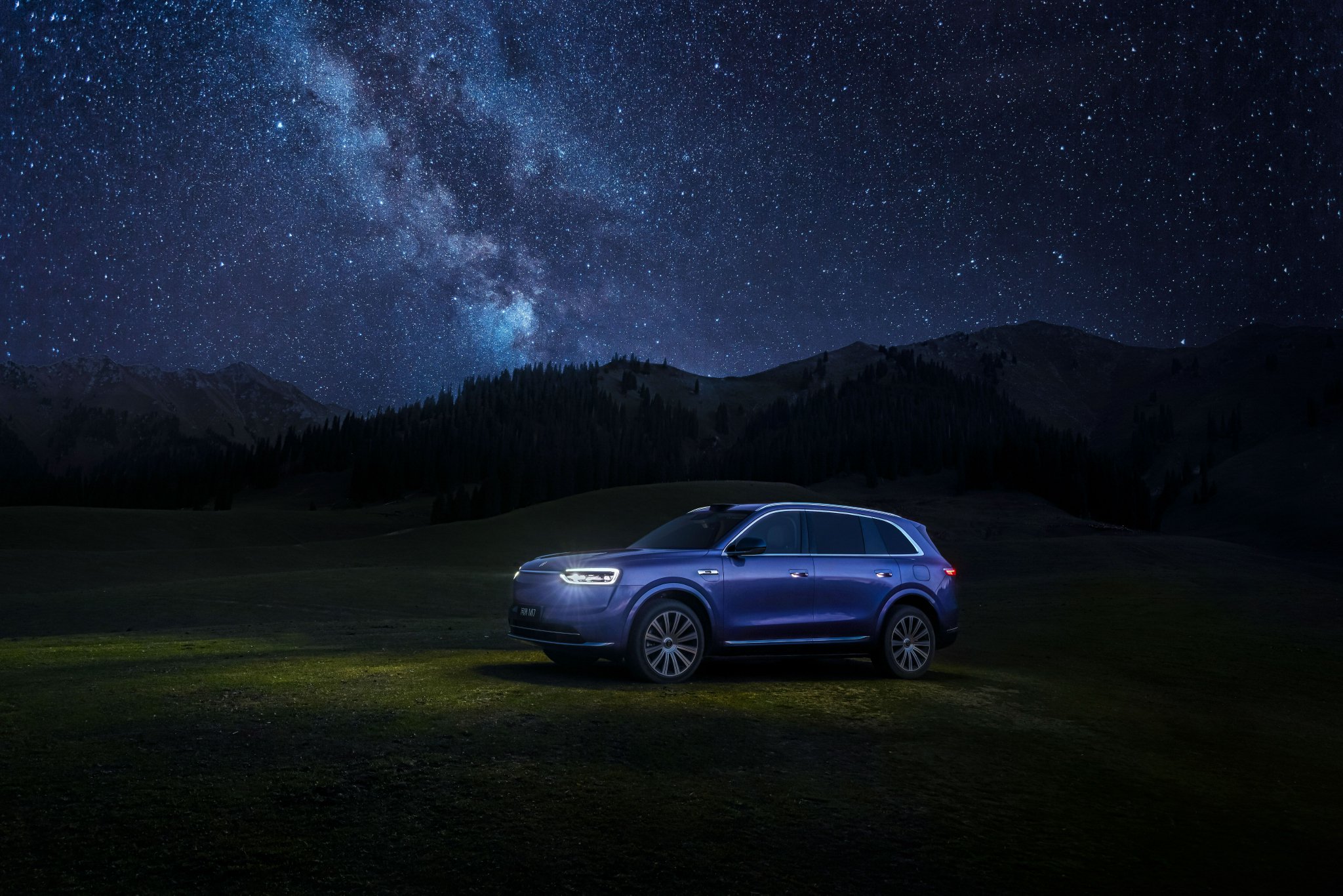 问界M7预售8天小订破19万台，鸿蒙4.0座舱、1600km续航引爆市场-新浪汽车