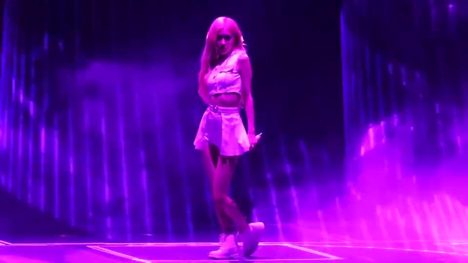 BLACKPINK《DDU-DUDDU-DU》朴彩英直拍发丝都在跳舞_新浪新闻