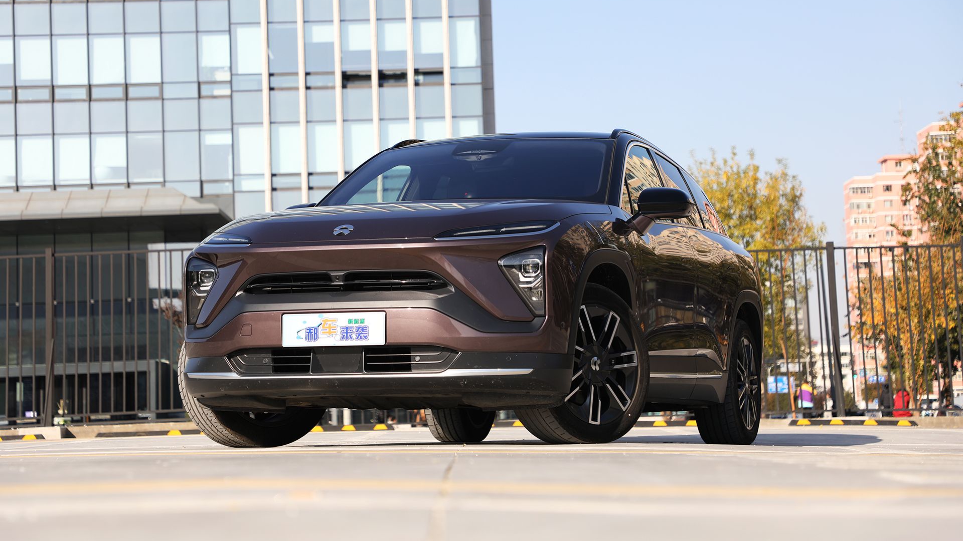 标配双电机+四驱系统，新车售价38.6万起，体验2022款蔚来ES6|汽车技术|中级车|新能源_新浪新闻