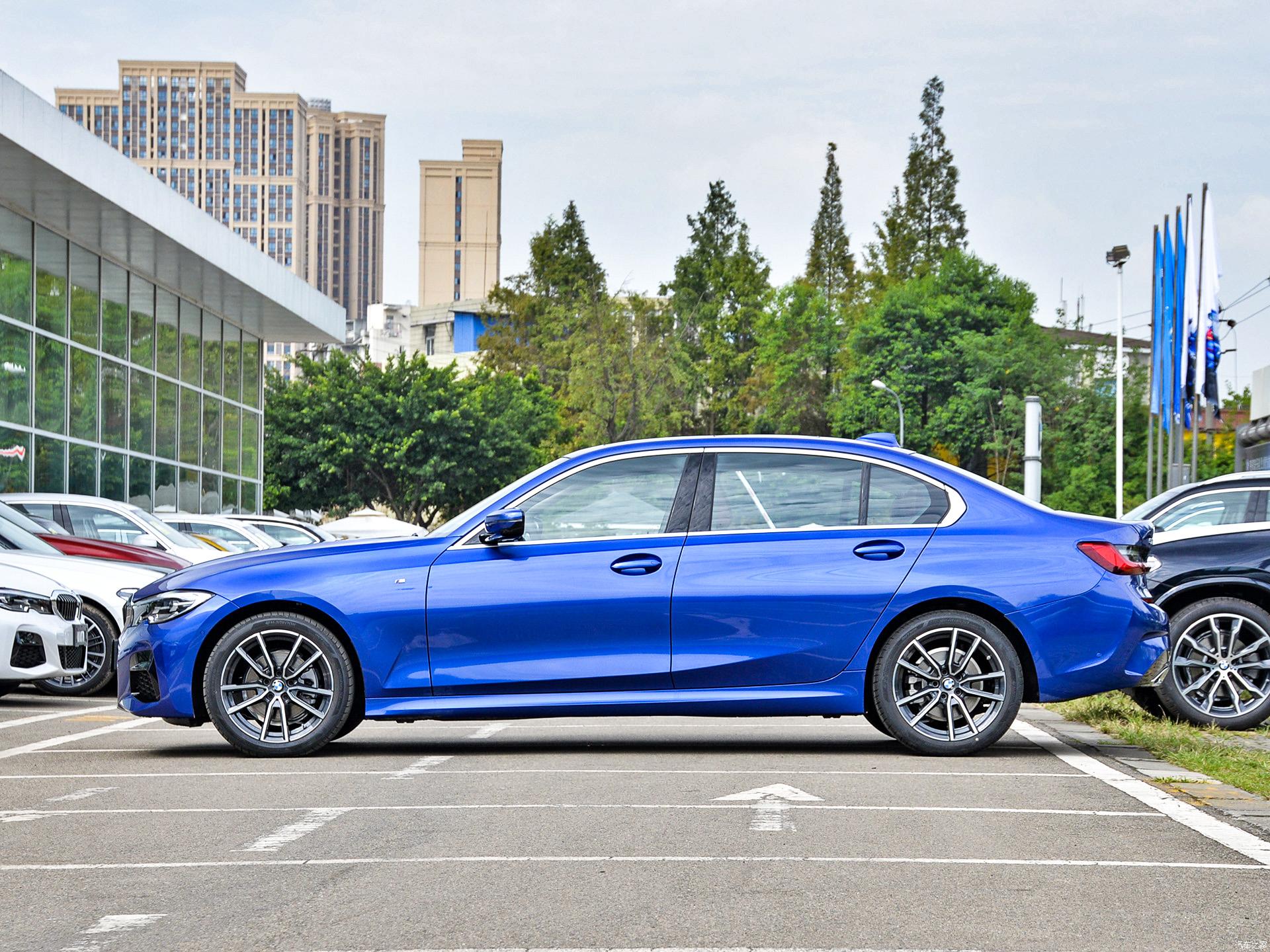 A和B选谁？奥迪A4L 40和宝马325对比-新浪汽车