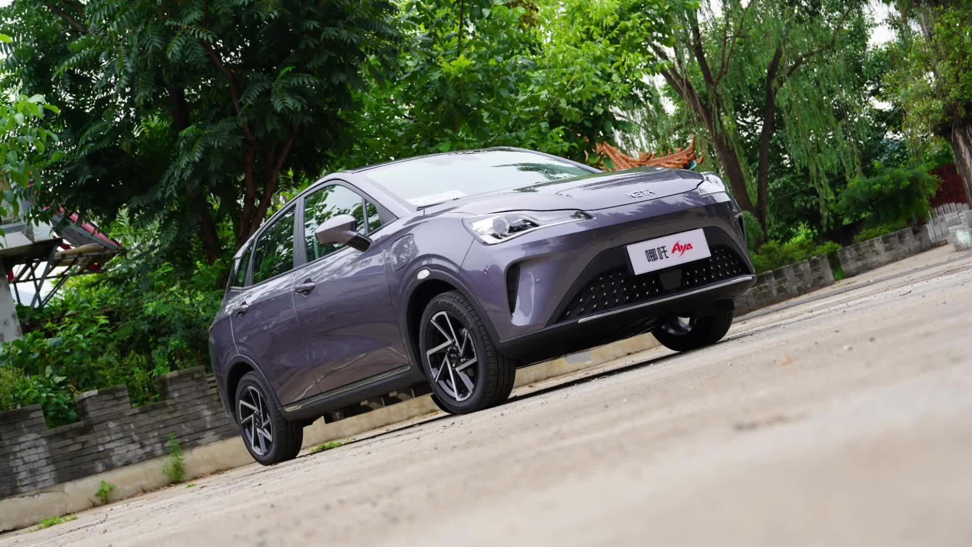 抢先试驾体验哪吒AYA 成功转型年轻个性化|试驾评测|suv评测|新能源_新浪新闻