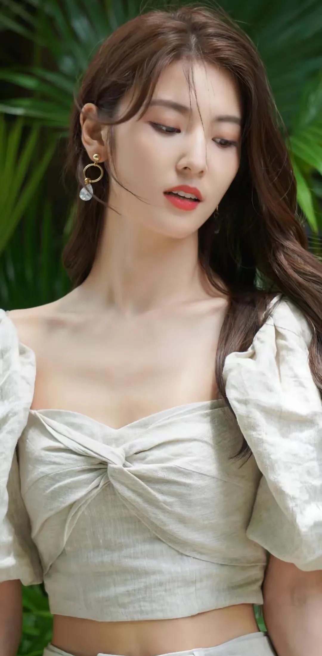 马心瑞：惊艳迷人，清新气质美女！