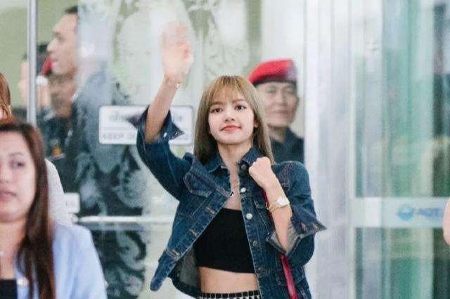 lisa舞台魅力更是女团中top级别，甜美又不失可爱|女团|舞台|可爱_新浪新闻