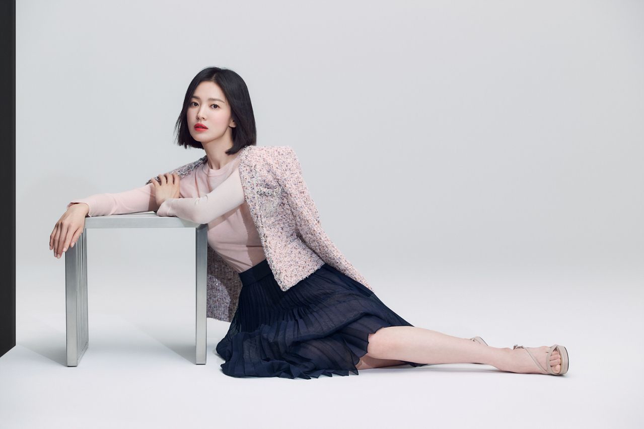 宋慧乔最新代言宣传照曝光 穿细高跟鞋线条美|宣传照|宋慧乔|韩国女艺人_新浪新闻