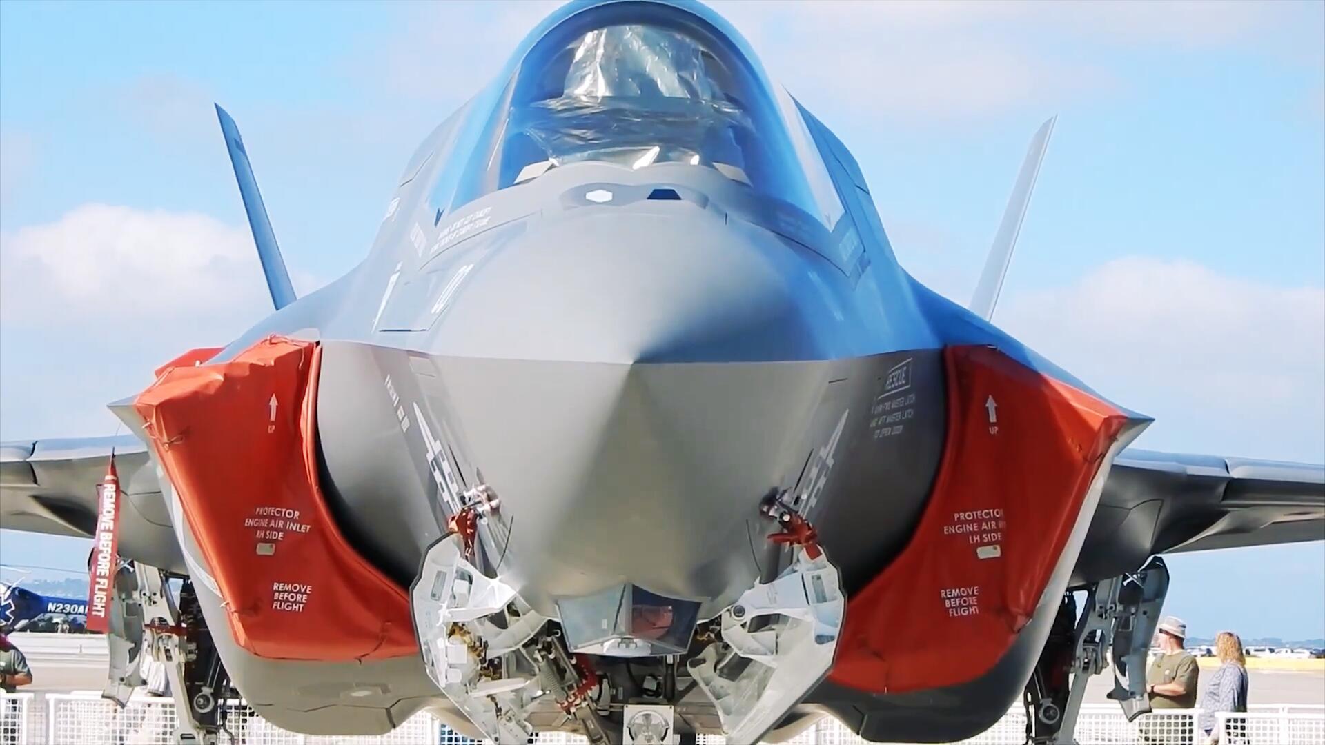 洛克希德马丁公司F-35B战斗机，米拉马尔航展的多角度静态展示！_新浪新闻