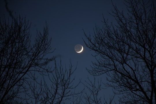 不要错过，这几晚，月球与土星相伴，火星与毕宿五邂逅