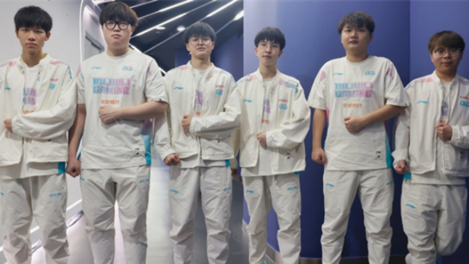 S14冠亚军决赛开战在即，BLG赛前采访信心满满：努力拿下冠军_新浪新闻