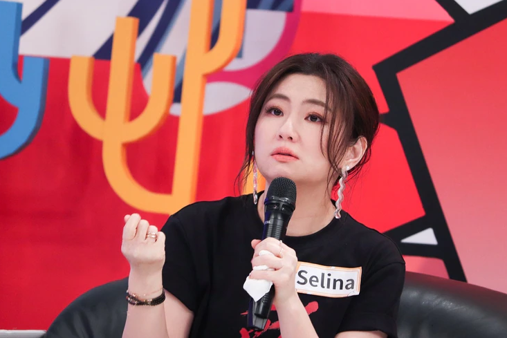 Selina回应与小7岁男友交往原因，公开两人约会细节激动落泪|烧伤|男友|交往_新浪新闻