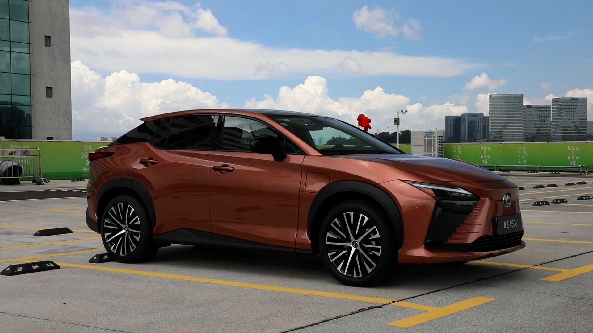 LEXUS雷克萨斯原生纯电中型豪华SUV全新RZ正式上市|新车上市|日系新车|新能源_新浪新闻