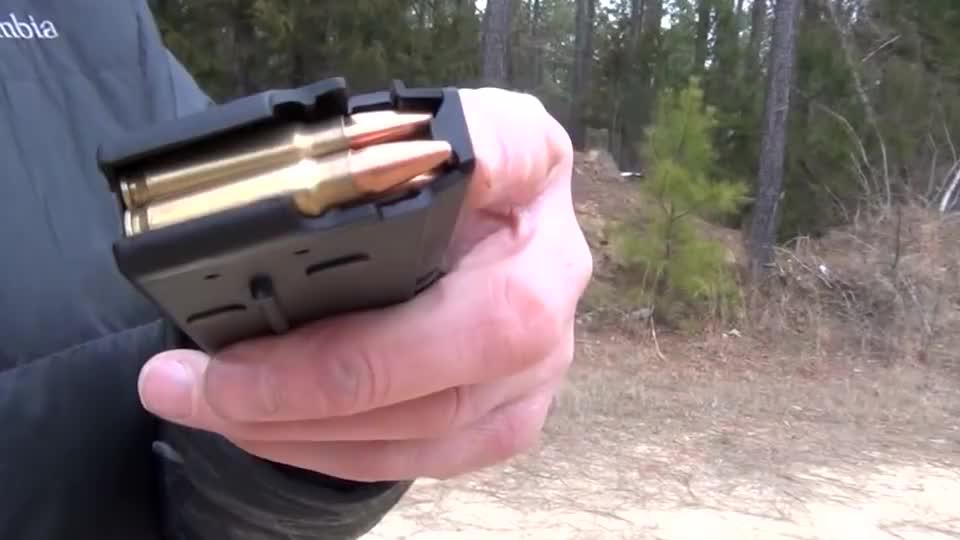 穿透力极强的FN57式半自动手枪，游戏里的它比现实更受欢迎_新浪新闻