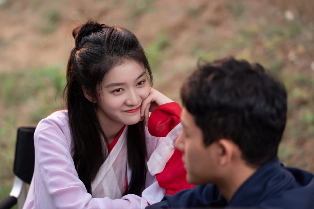 张雪迎重现紫霞仙子名场面，模仿朱茵wink，却被吐槽东施效颦|张雪迎|紫霞|朱茵_新浪新闻