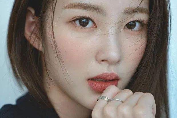 SM出身练习生变身成为女神演员 今年首个颁奖典礼阵容公开？|Instagram|颁奖典礼|练习生_新浪新闻