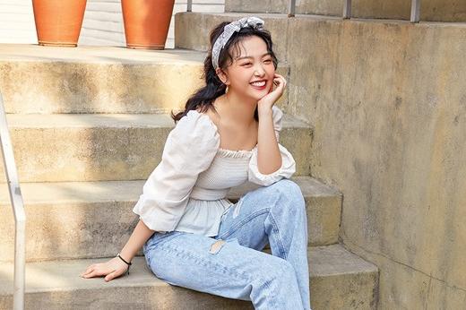 韩国女歌手YOYOMI最新杂志写真曝光_新浪新闻