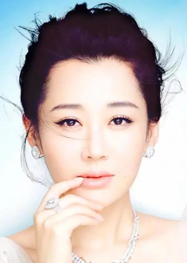 许晴，身姿婀娜，被岁月眷顾的女人，太迷人的写真！财经头条