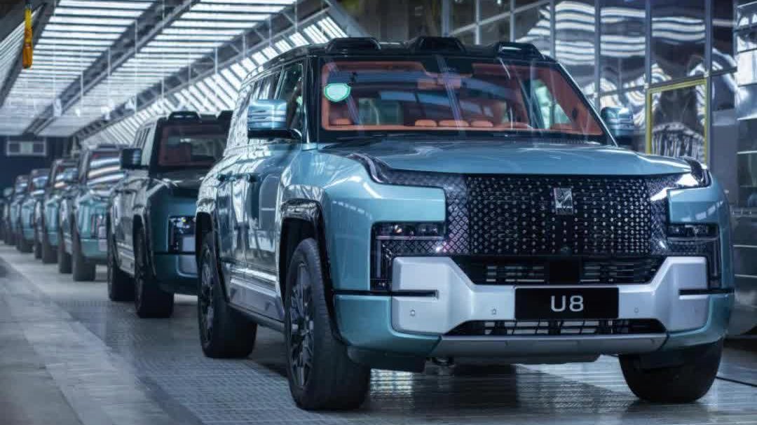 仰望U8首批量产车正式下线，即将开启交付！车主：已在运输中|行业新闻|国产|新能源|仰望|仰望U8_新浪新闻