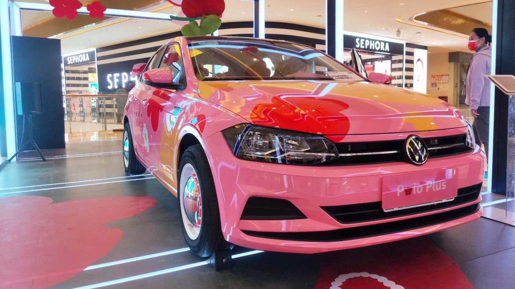 送你一朵小红花跟我一起看大众polo PLUS|用车宝典|8-11万两厢车|大众_新浪新闻