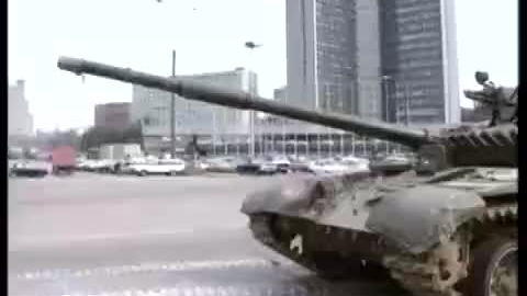 苏联819事件真实影像，装甲车开进莫斯科_新浪新闻