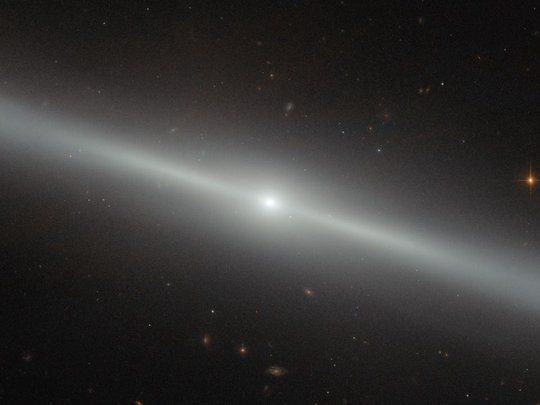 NGC 4762: 侧对我们的星系|星系|影像|天文_新浪新闻