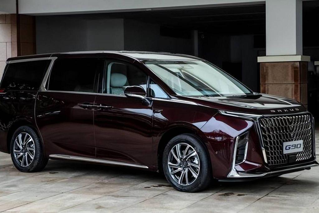 死磕别克GL8，车长近5米3轴距3米2，配三联屏2.0T轻混+爱信8AT