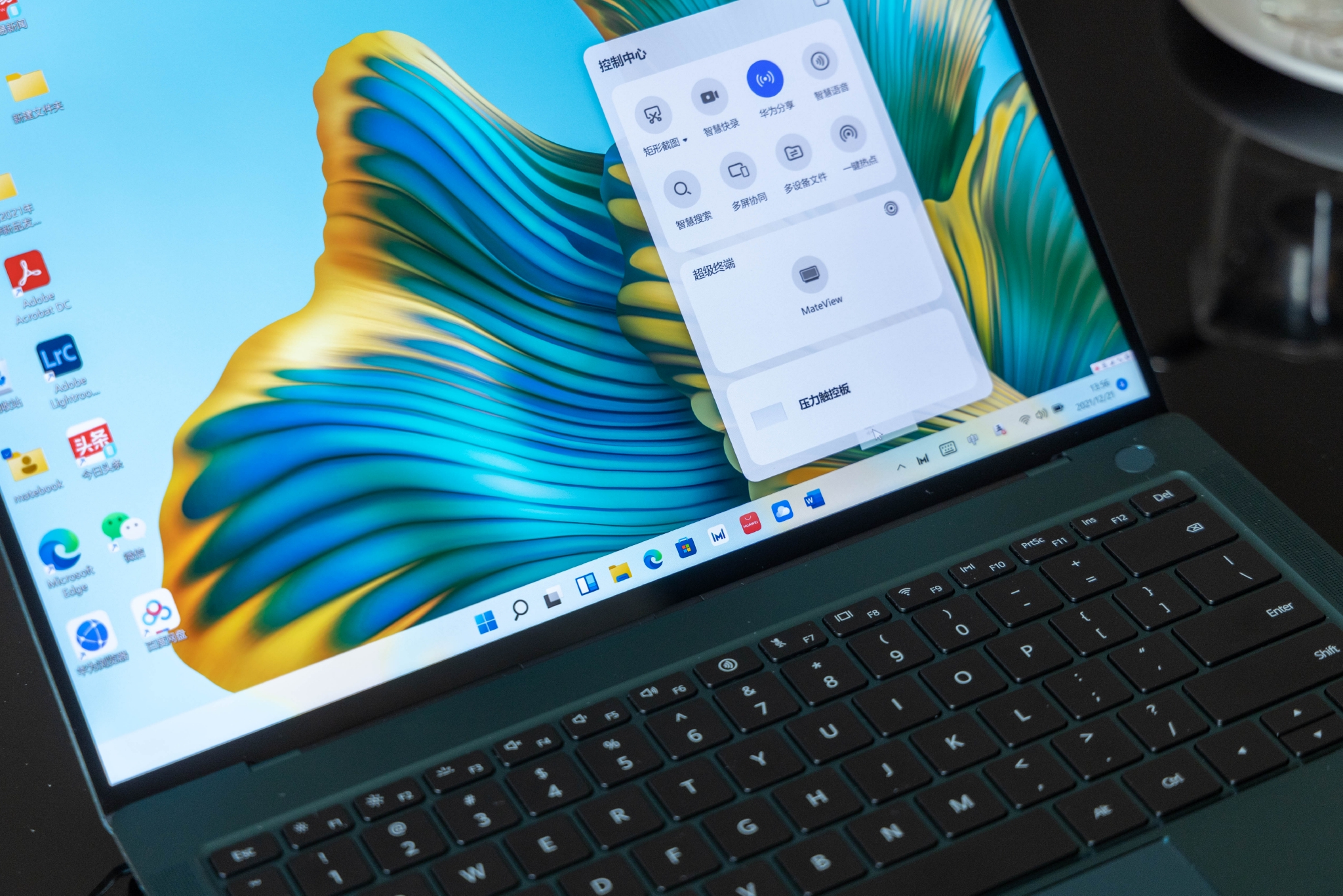 PC行业智慧化里程碑！华为发布超级智慧笔记本，从此PC不只是PC|华为MateBook|华为|终端_新浪新闻