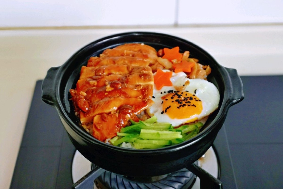 简单易学又解馋的鸡排砂锅饭，有肉有菜又有饭，一锅全搞定|砂锅饭|鸡排|米饭_新浪新闻
