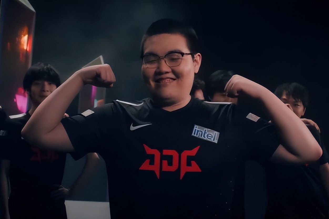 JDG开赛四连胜！上单又回到坦克团战版本！369也太勇了！|坦克团|四连胜|塞恩_新浪新闻