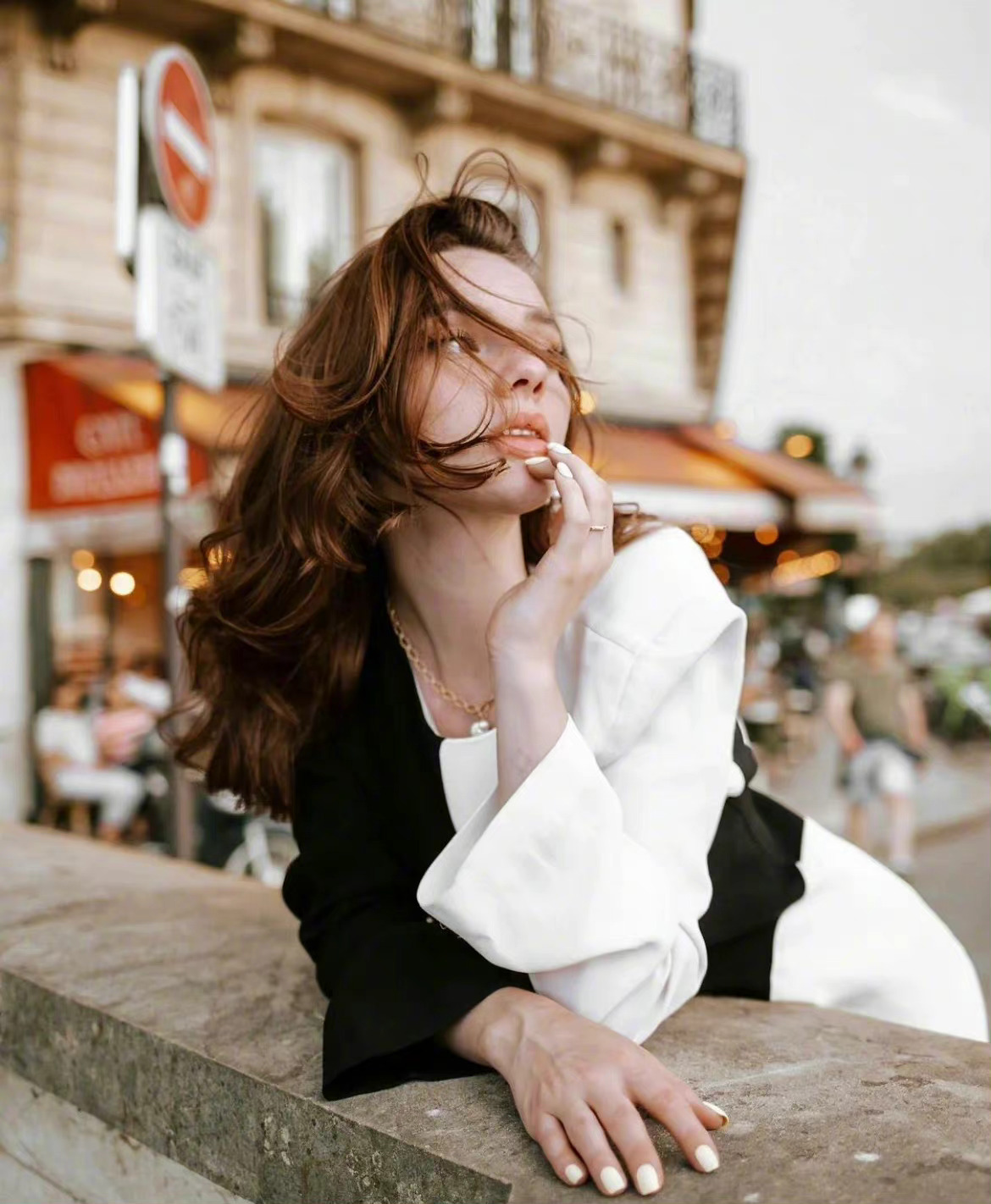 法式穿搭博主constance_d每个Look都像法国电影片段般精致