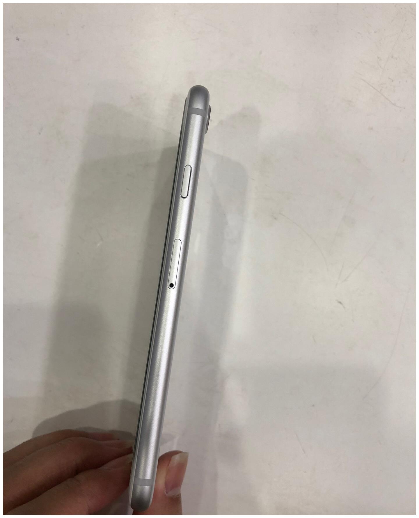 网友花2500买iPhone8，结果让人意外！__财经头条