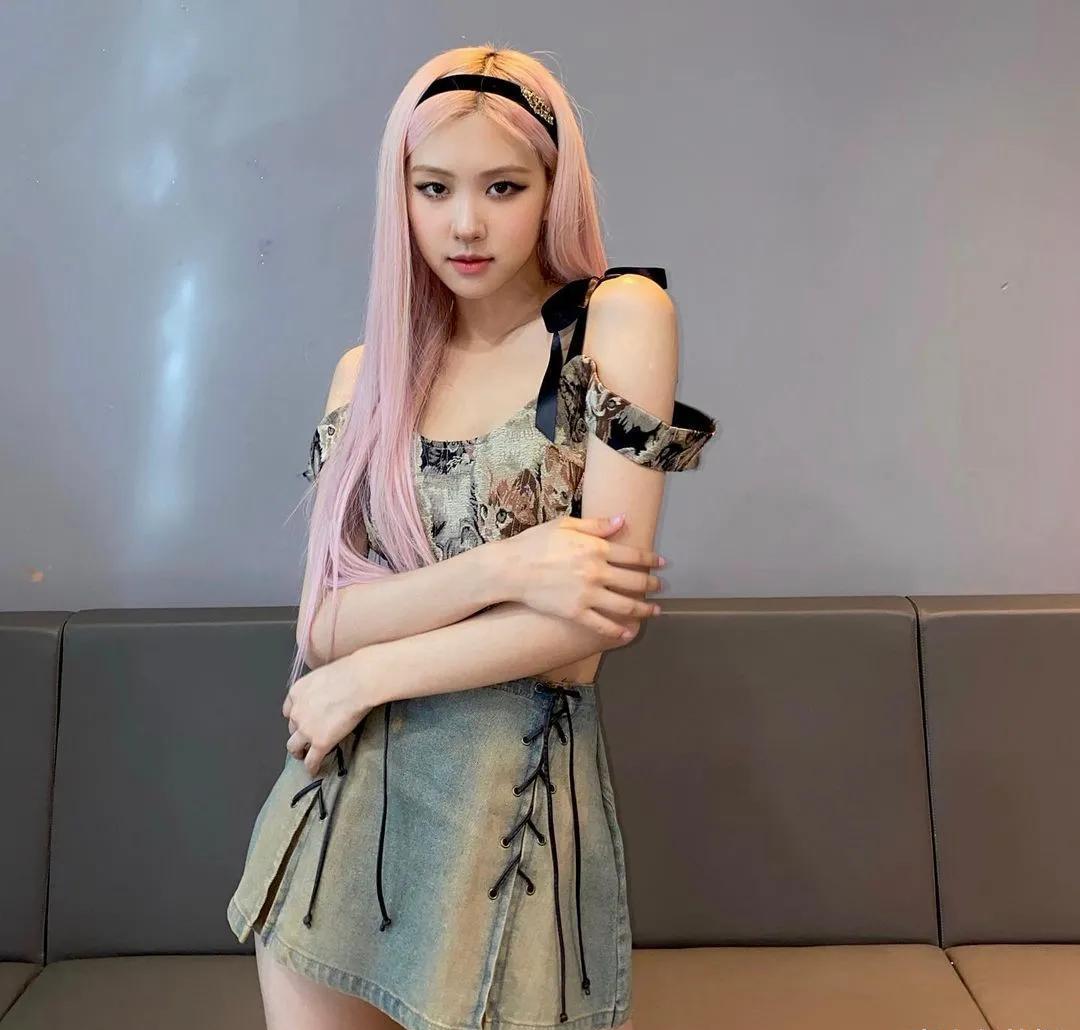 Rose毕业旧照遭曝光，神基因再被翻出！网友：割双眼皮？|割双眼皮|双眼皮|基因_新浪新闻