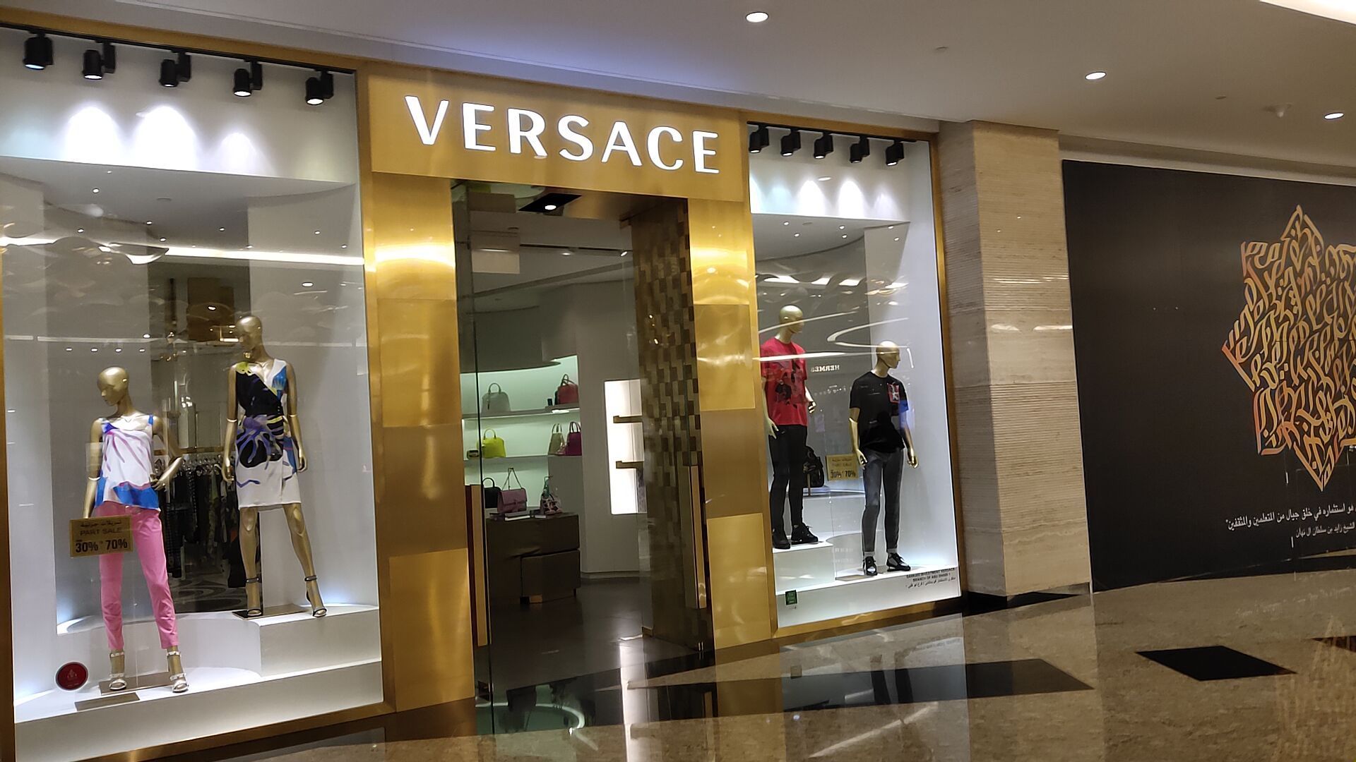 游览 西亚 阿联酋 阿布扎比 阿提哈德大厦 《速度与激情7》拍摄地