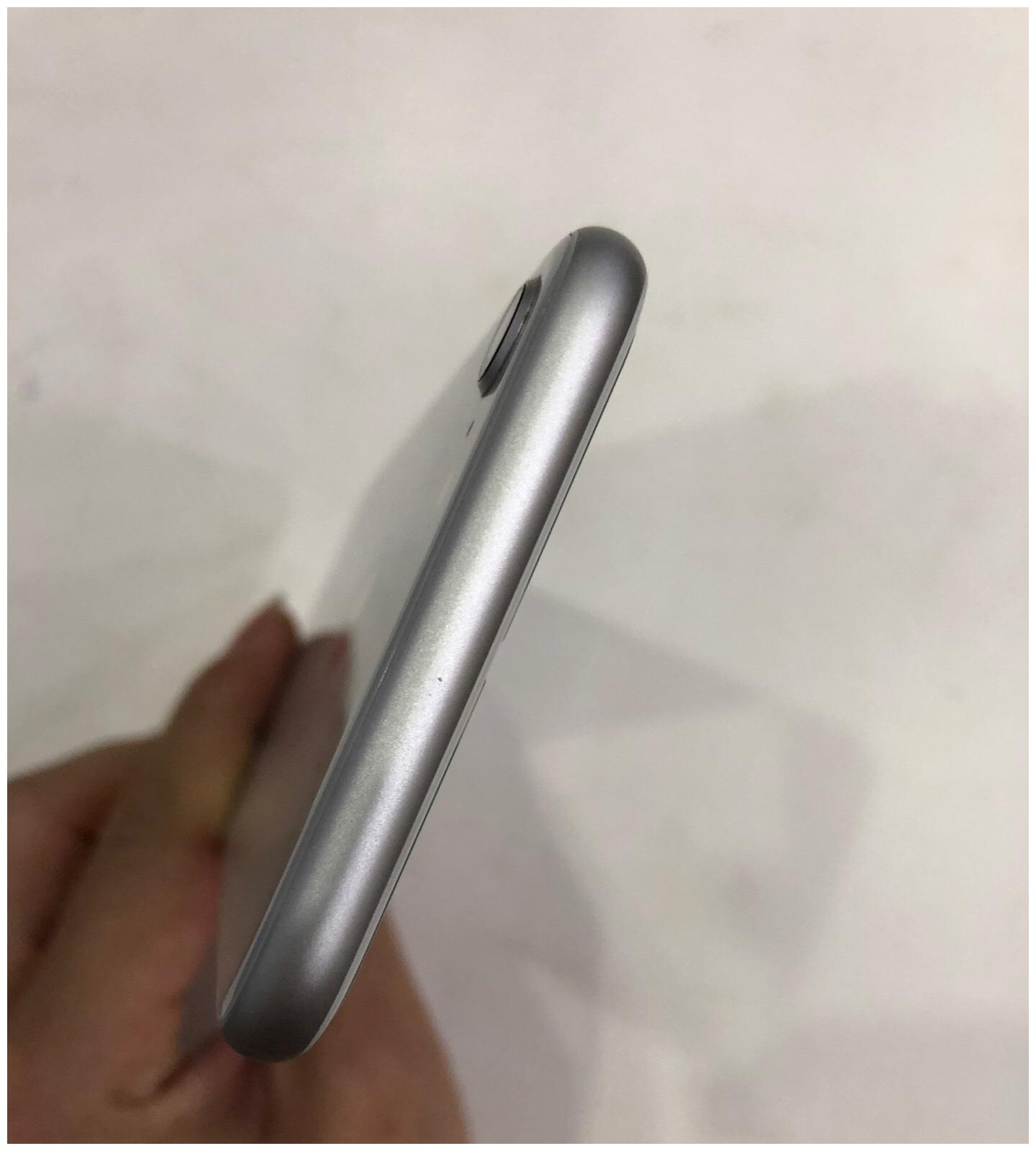 网友花2500买iPhone8，结果让人意外！__财经头条