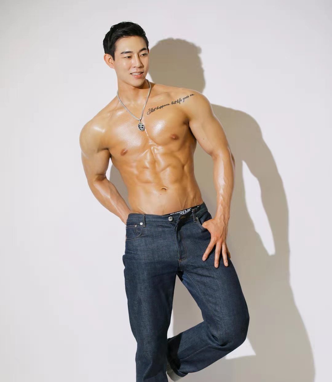 男神般的肌肉男模，颜值和身材令人上头，青筋凸起显力量 1257