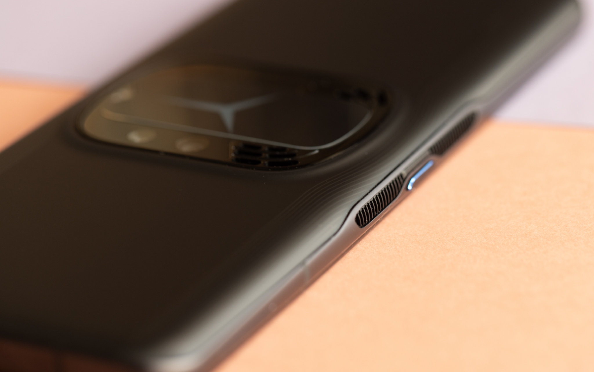 从拯救者Y90看，电竞手机还有未来吗？__财经头条