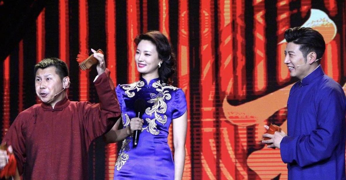 气质主持人“刘芳菲”果然不一样，一袭蓝色旗袍亮相，穿出高级感__财经头条