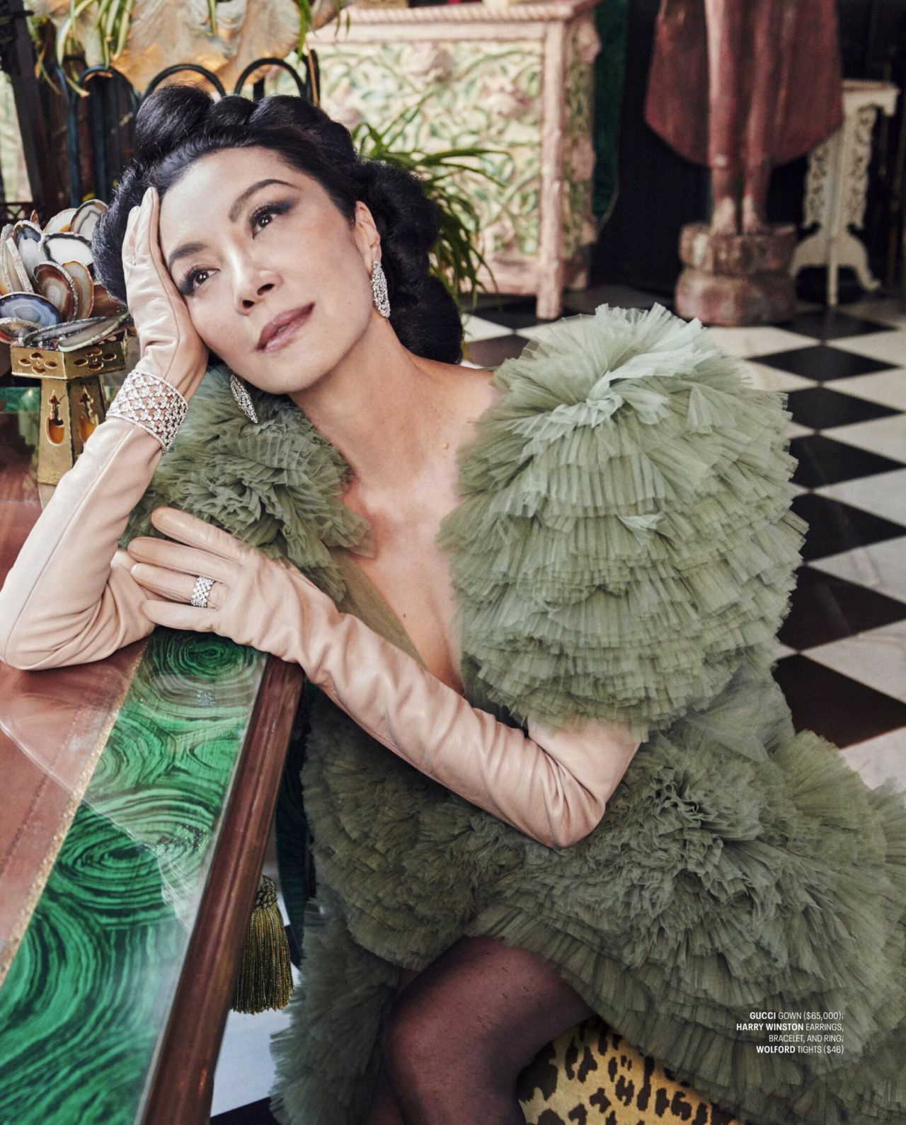 杨紫琼登上《Town & Country》杂志九月刊封面，华丽优雅