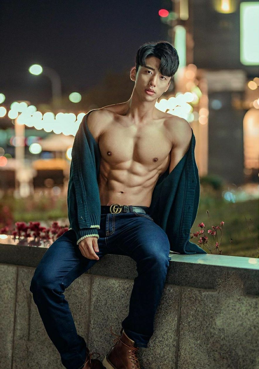 组图：英俊、硬朗的健身达人，八块腹肌太明显，身材好更显气质！