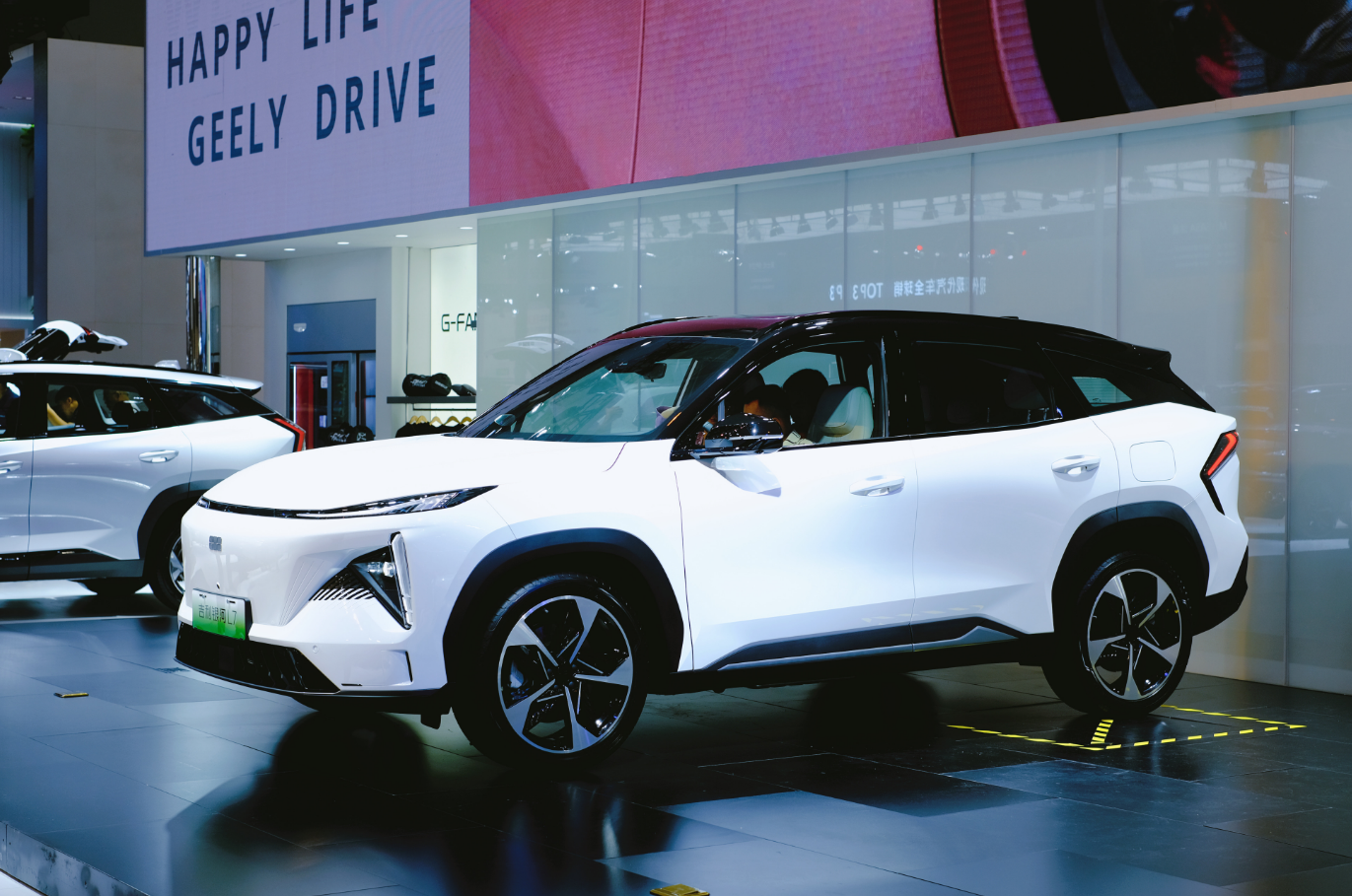 超级电混吉利银河L7 昆明车展上市13.87万起售-新浪汽车